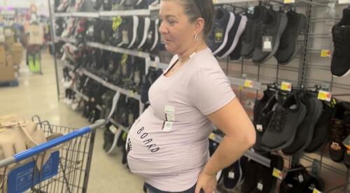 Public Maternity clothing try on - Video Clips - Curvy Modeling - Curvage