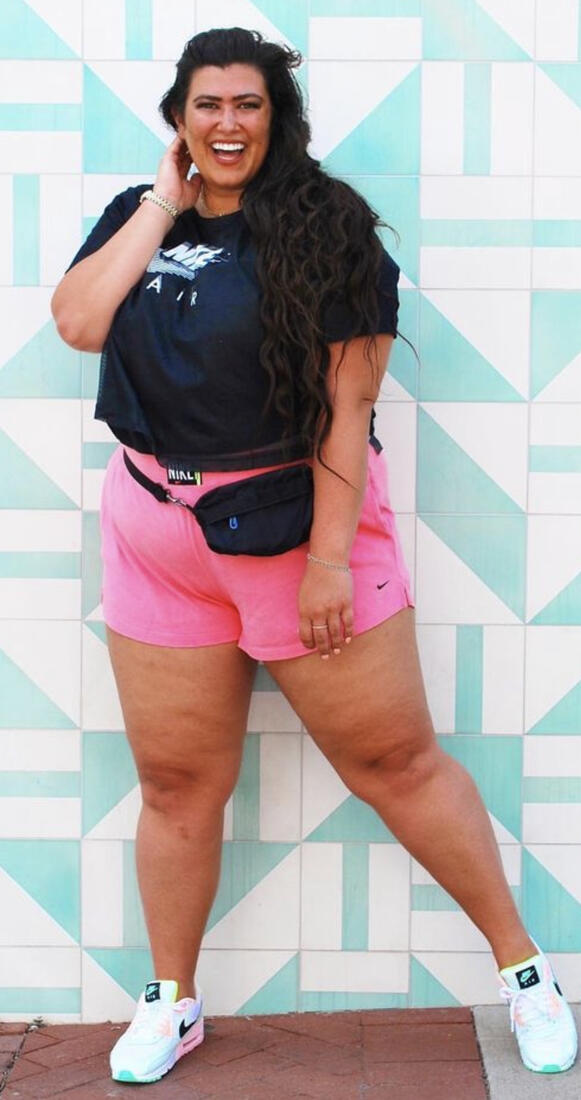 Anabeth-Tall Curvy bombshell - Plus-Size Models - Curvage