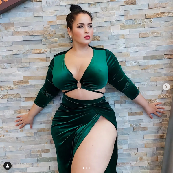 Kelly Johana Plus Sized Curvy Model Instagram Plus Size Model Kelly